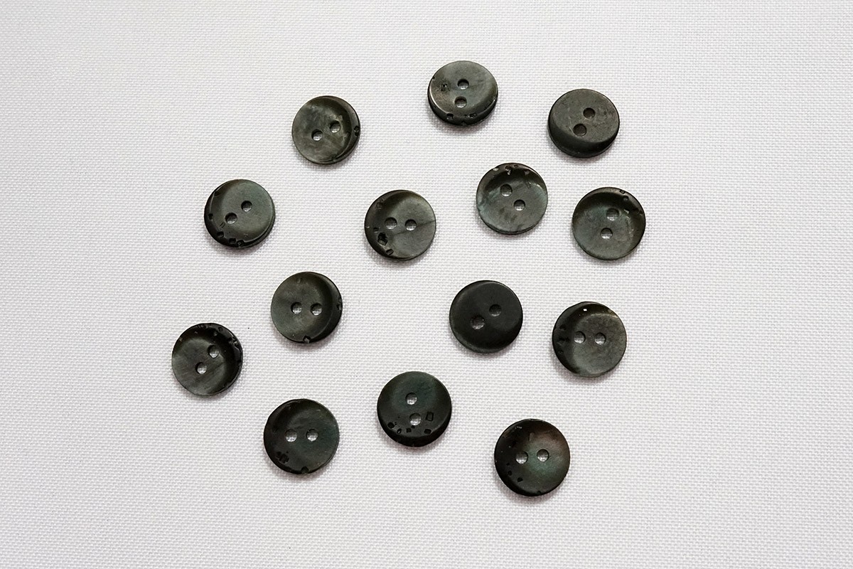 Guzik o numerze 2525, 13 mm - Sklep i hurtownia tkanin Kameleon